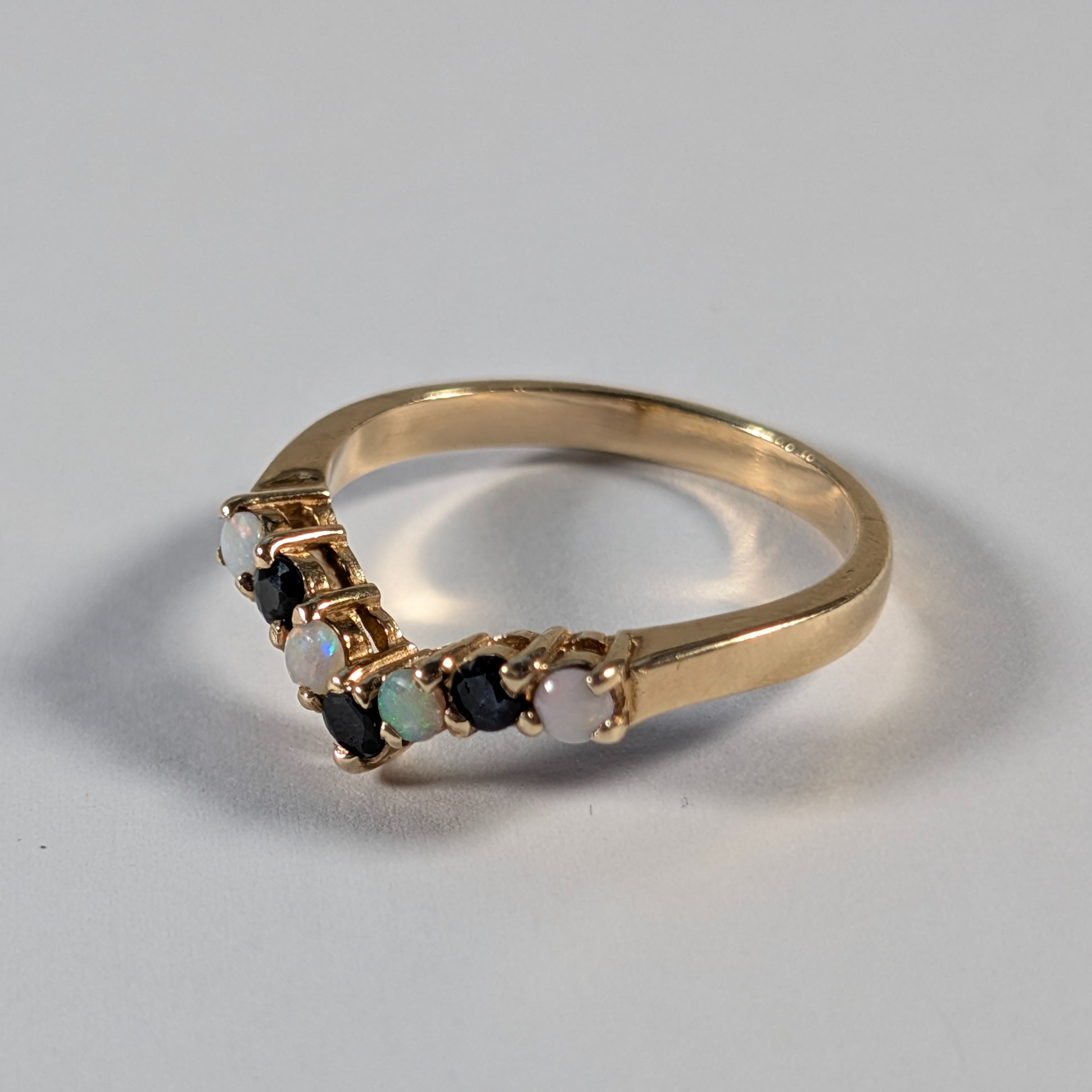 Pre-owned 9ct Gold Opal & Sapphire Wishbone Ring Size T - Own4Less